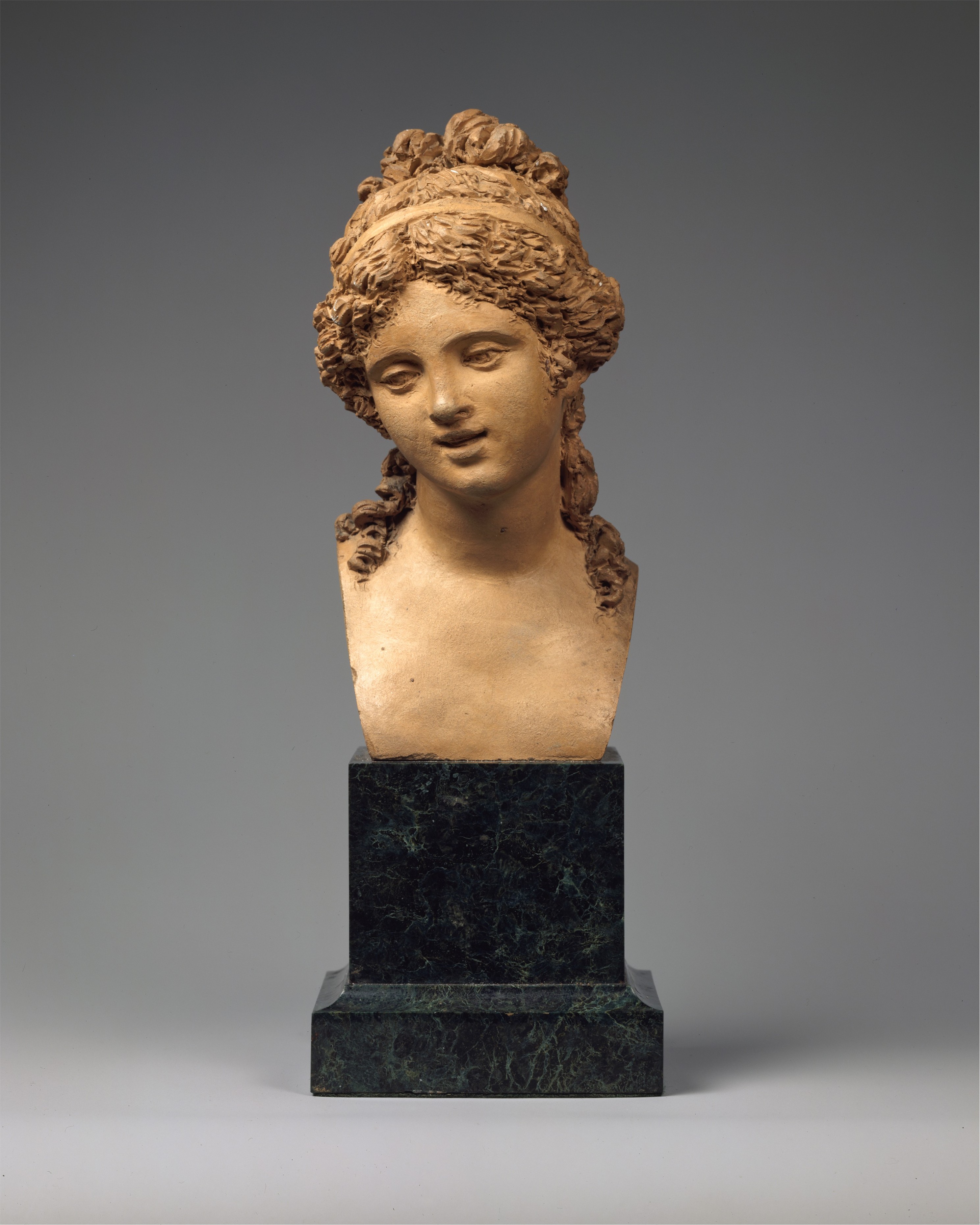 Female Bust | Na Janelinha para ver tudo